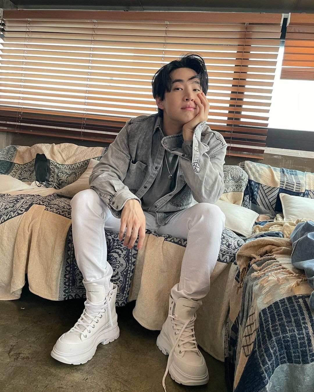 Henry微博演奏「我愛你中國」！韓論壇超失望：加拿大人有必要這樣？